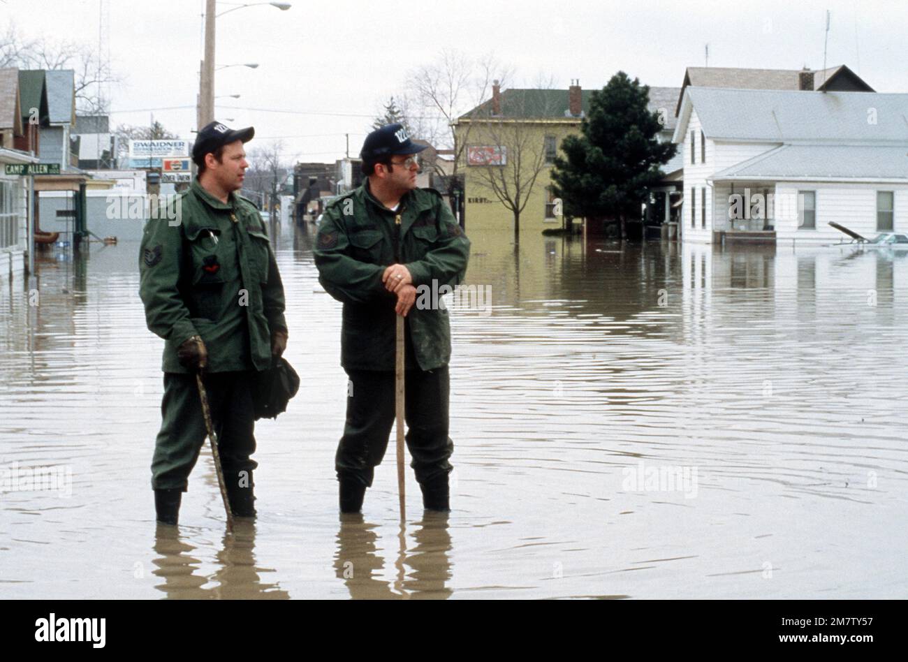 Members of the Indiana Air National Guard participate in emergency ...