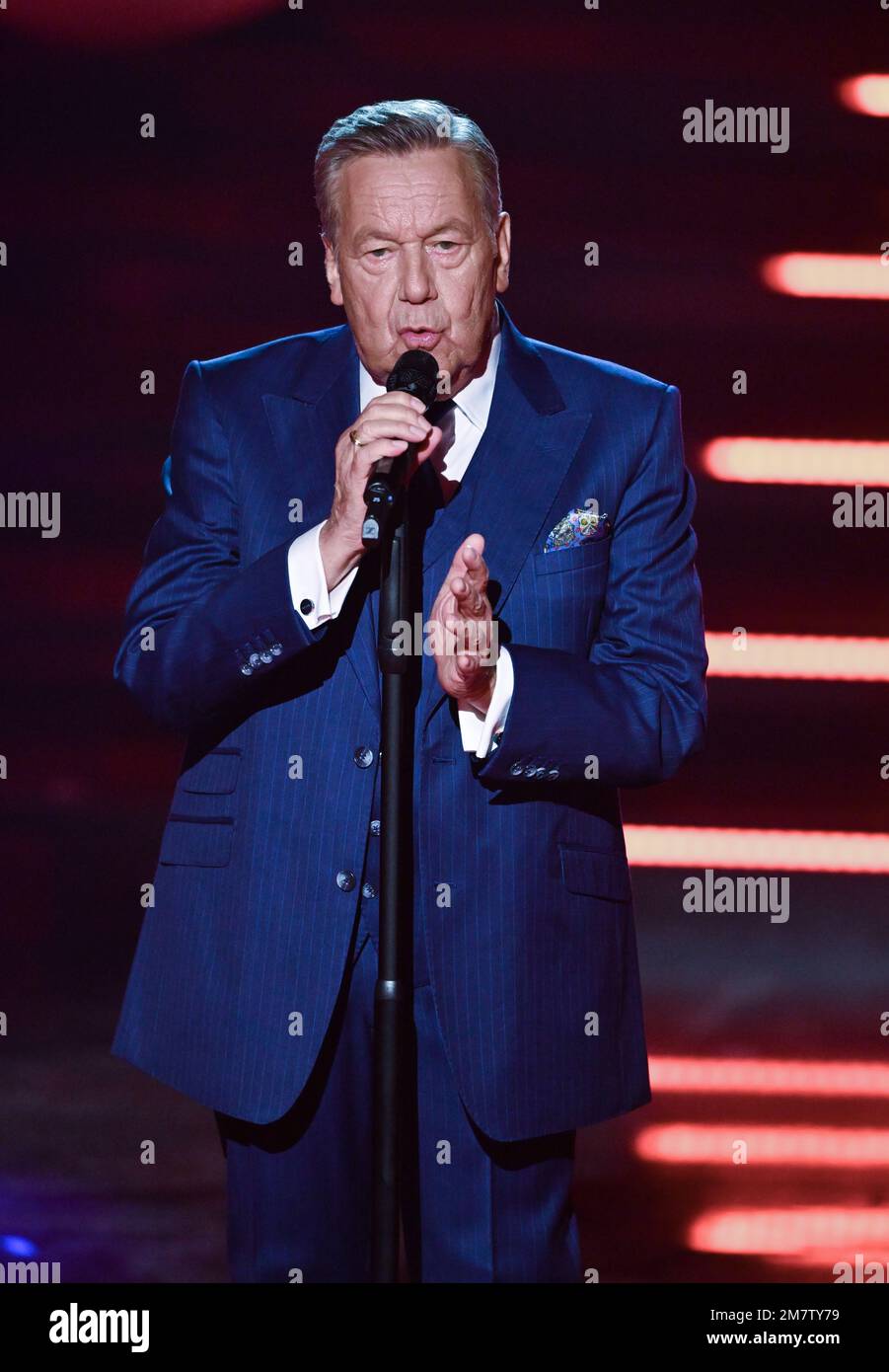 Leipzig, Germany. 22nd Oct, 2022. German pop singer Roland Kaiser is on ...