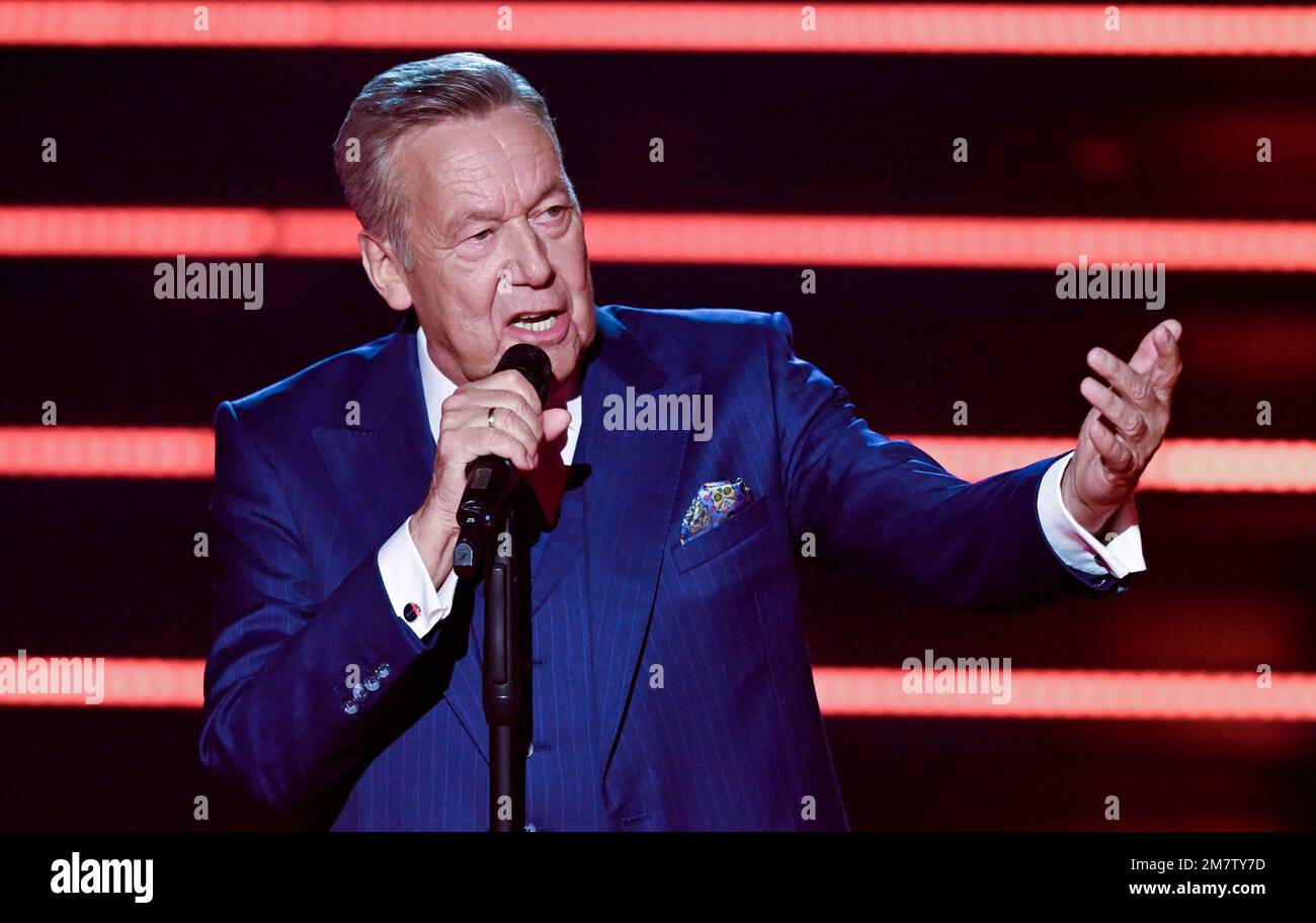 Leipzig, Germany. 22nd Oct, 2022. German pop singer Roland Kaiser is on ...