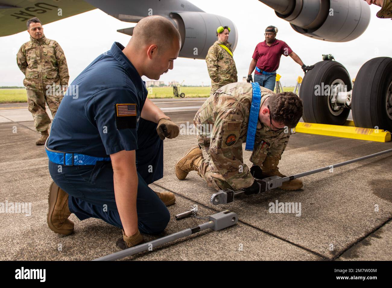 Crash damaged disabled aircraft recovery cddar hi-res stock photography ...