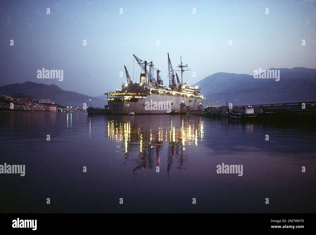 Starboard quarter view of the destroyer tender USS PUGET SOUND (AD-38 ...