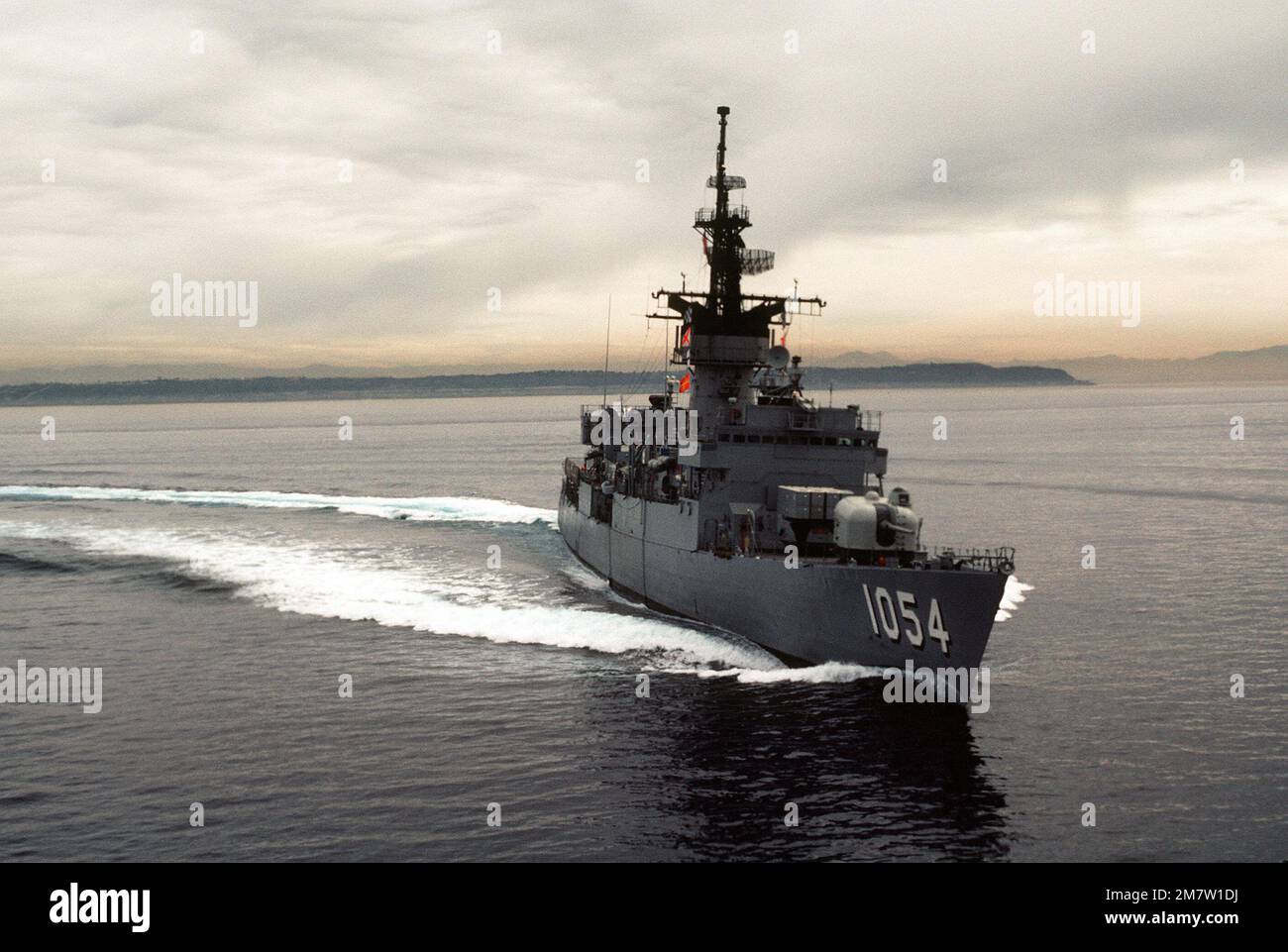 A starboard bow view of the Knox class frigate USS GRAY (FFG-1054 ...