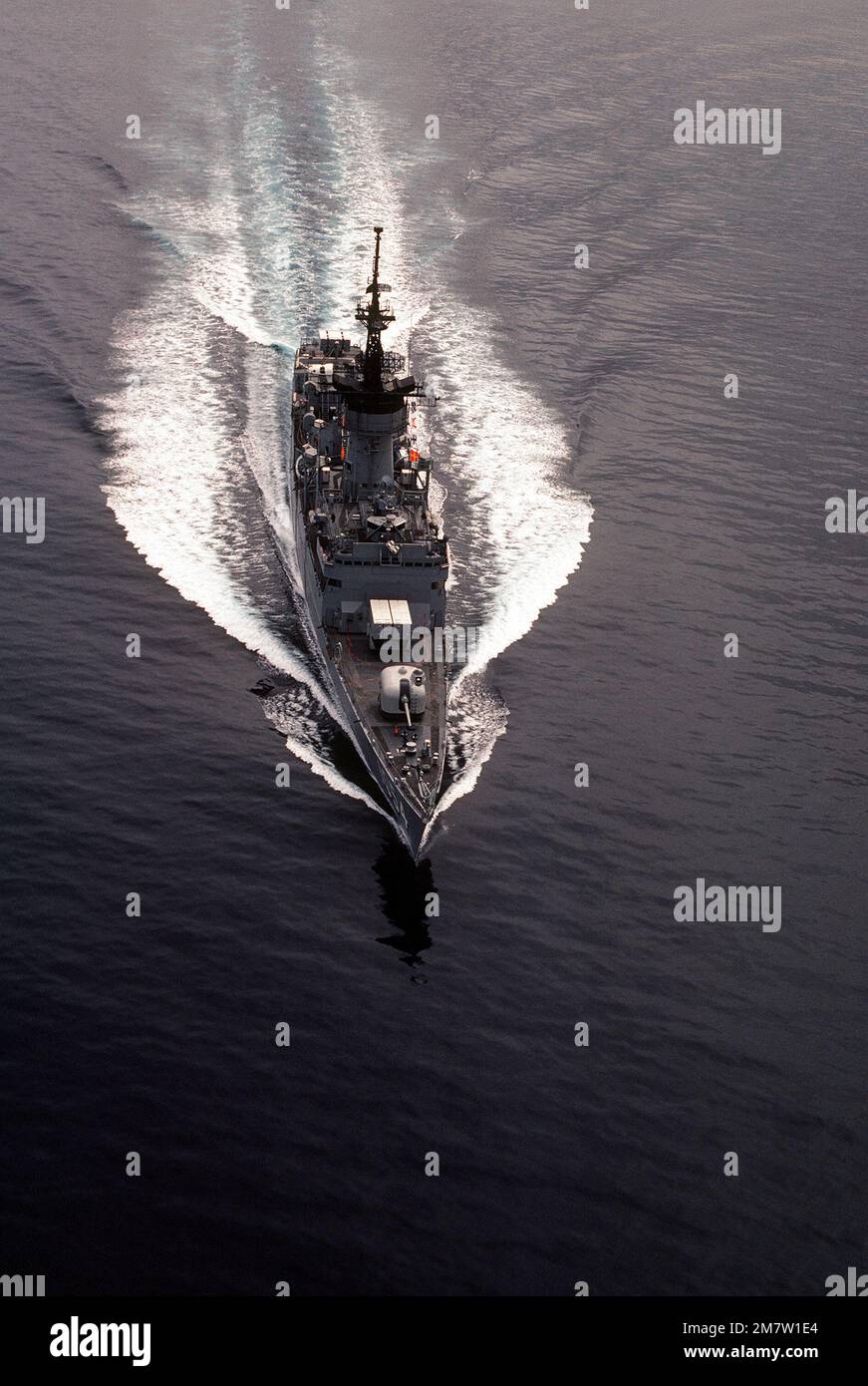 A bow view of the Knox class frigate USS GRAY (FFG-1054) underway off ...