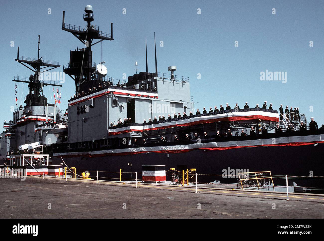 A port quarter view of the guided missile destroyer USS CHANDLER (DDG ...