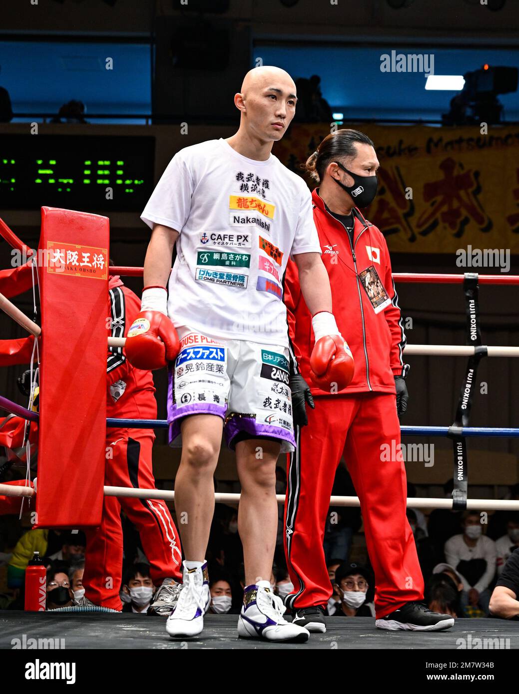 Tokyo, Japan. 10th Jan, 2023. Keisuke Matsumoto (L) and his trainer and ...