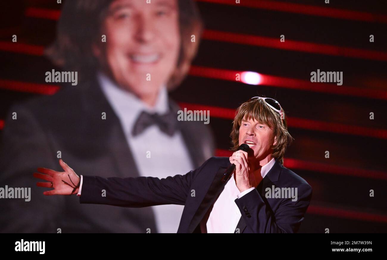 Leipzig, Germany. 22nd Oct, 2022. German pop singer Mickie Krause is on ...