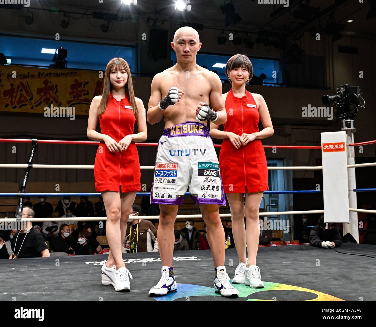 Tokyo, Japan. 10th Jan, 2023. Keisuke Matsumoto won the featherweight 8 ...