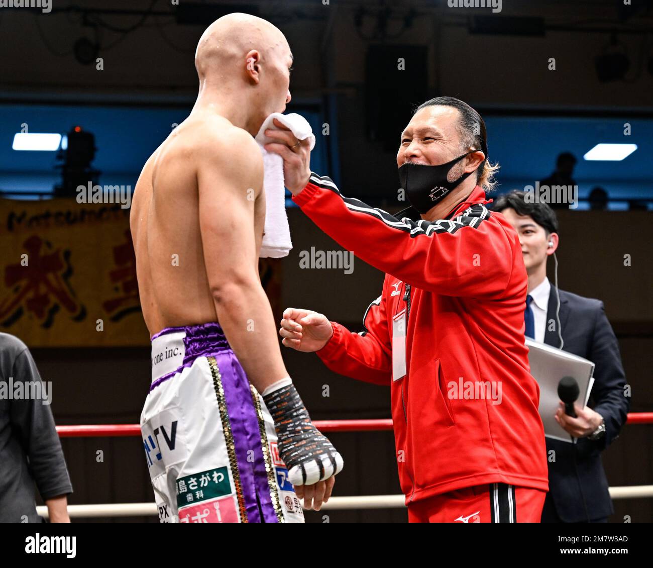 Tokyo, Japan. 10th Jan, 2023. Keisuke Matsumoto (L) and his trainer and ...