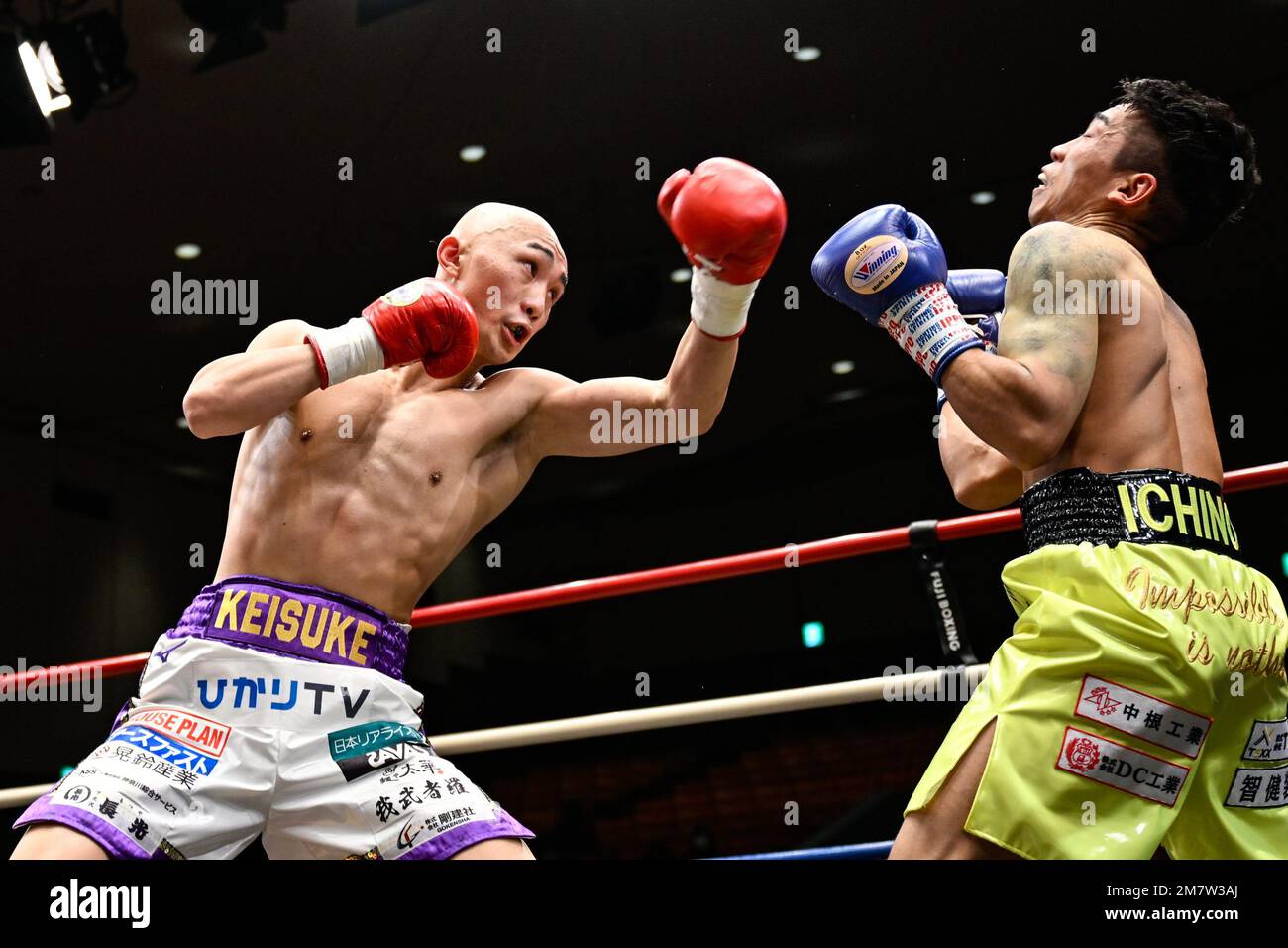 Tokyo, Japan. 10th Jan, 2023. Keisuke Matsumoto (red gloves) and Tom ...