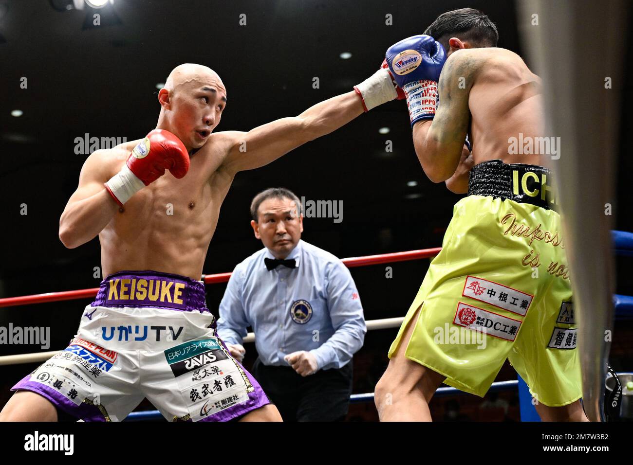 Tokyo, Japan. 10th Jan, 2023. Keisuke Matsumoto (red gloves) and Tom ...