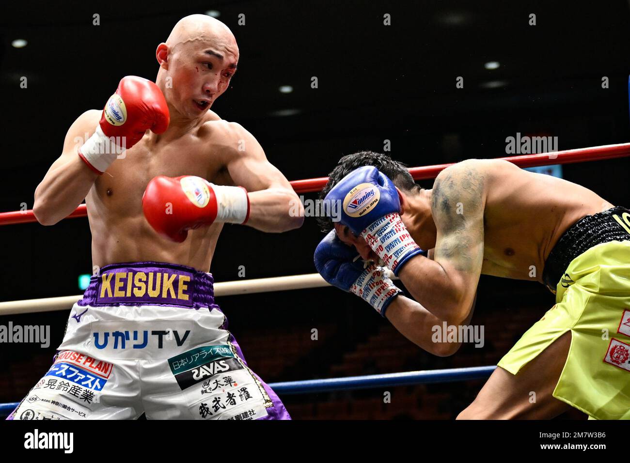 Tokyo, Japan. 10th Jan, 2023. Keisuke Matsumoto (red gloves) and Tom ...