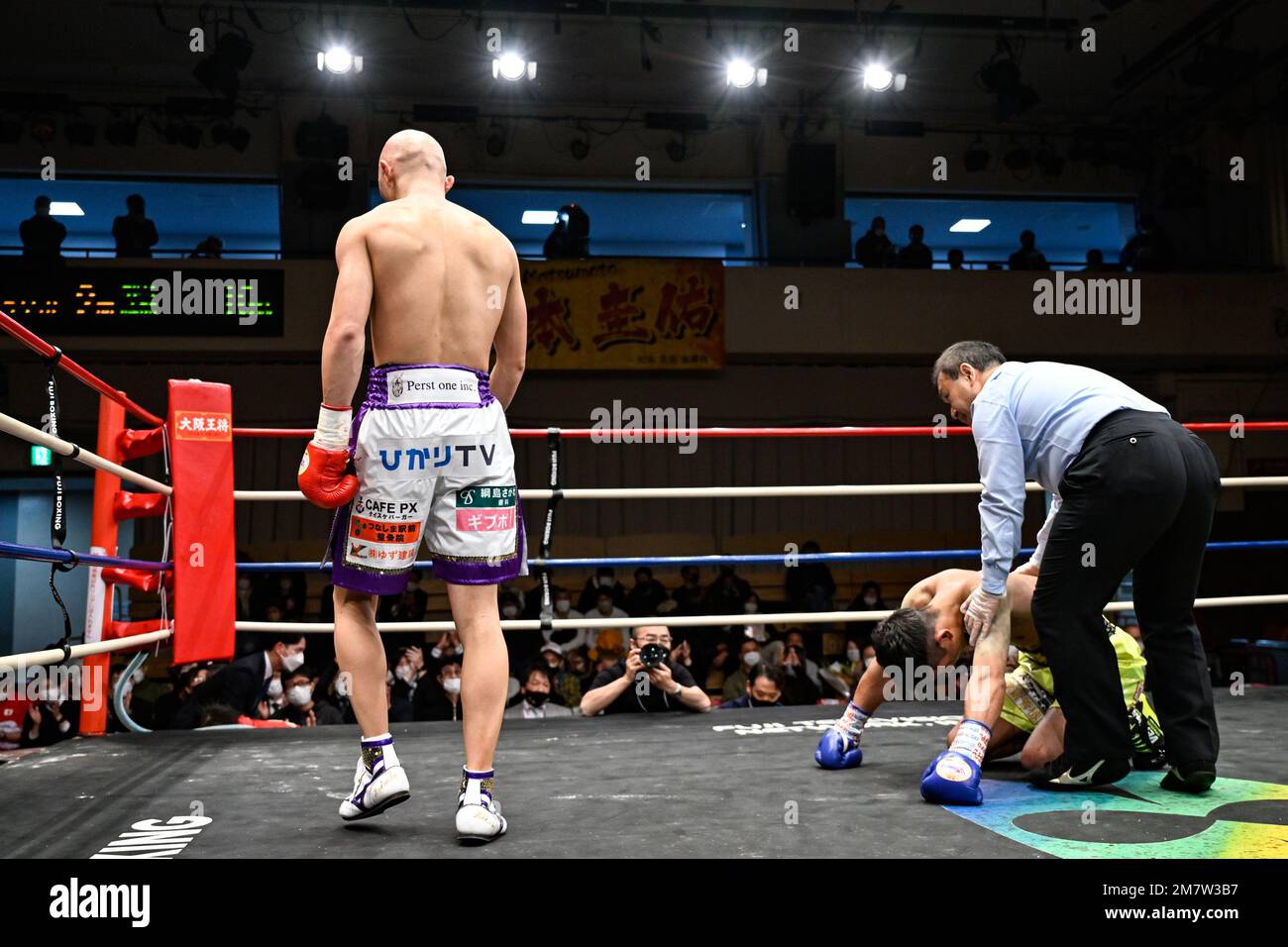 Tokyo, Japan. 10th Jan, 2023. Keisuke Matsumoto (red gloves) knocks ...