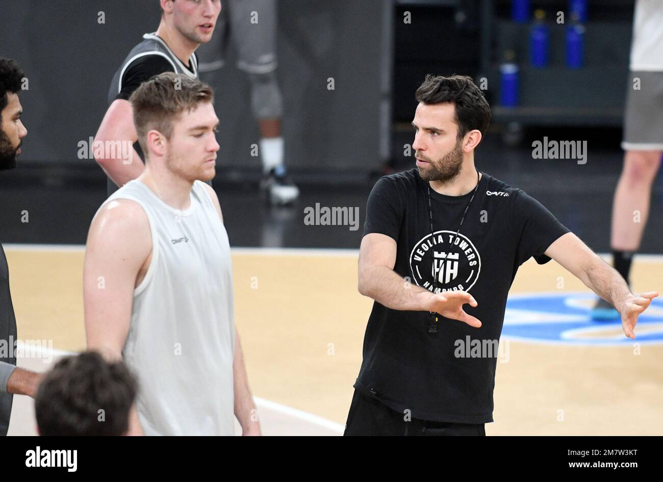 Hamburg, Germany. 02nd Jan, 2022. Basketball: PK of the Veolia Towers ...