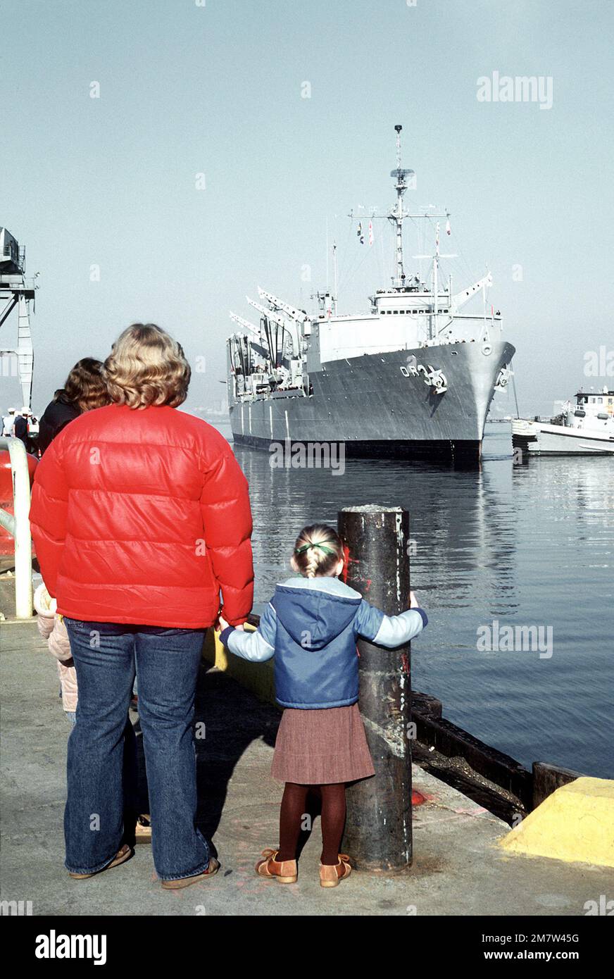 A starboard bow view of the replenishment oiler USS KANSAS CITY (AOR-3 ...