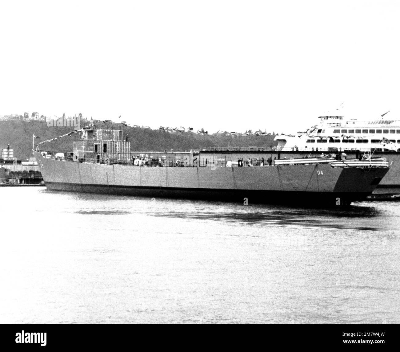 Port quarter view of the Australian guided missile frigate HMAS DARWIN ...