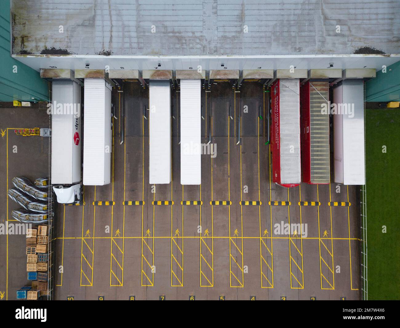 Amazon warehouse gourock hi-res stock photography and images - Alamy