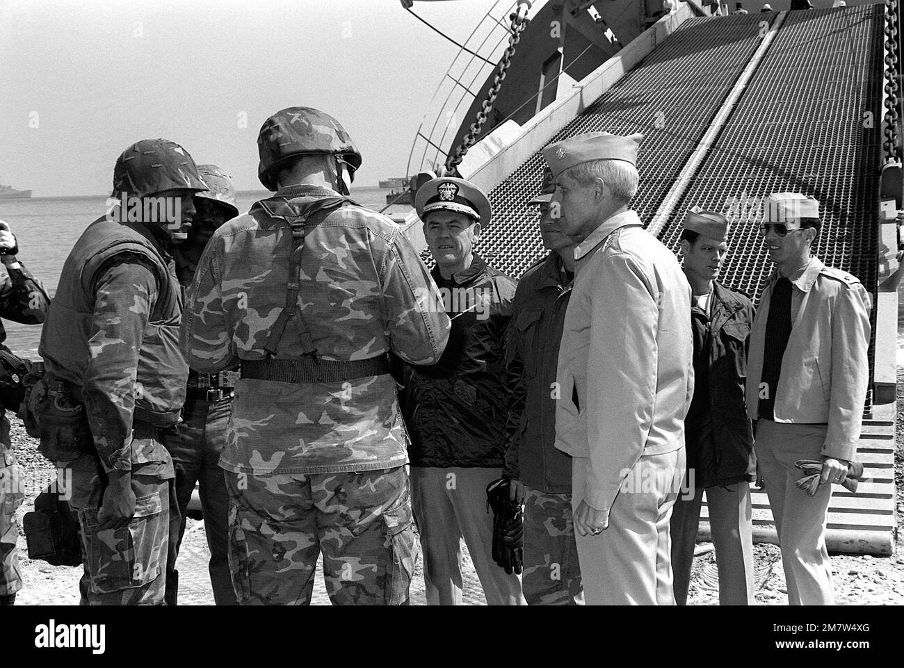 Amphibious force 7th fleet Black and White Stock Photos & Images - Alamy
