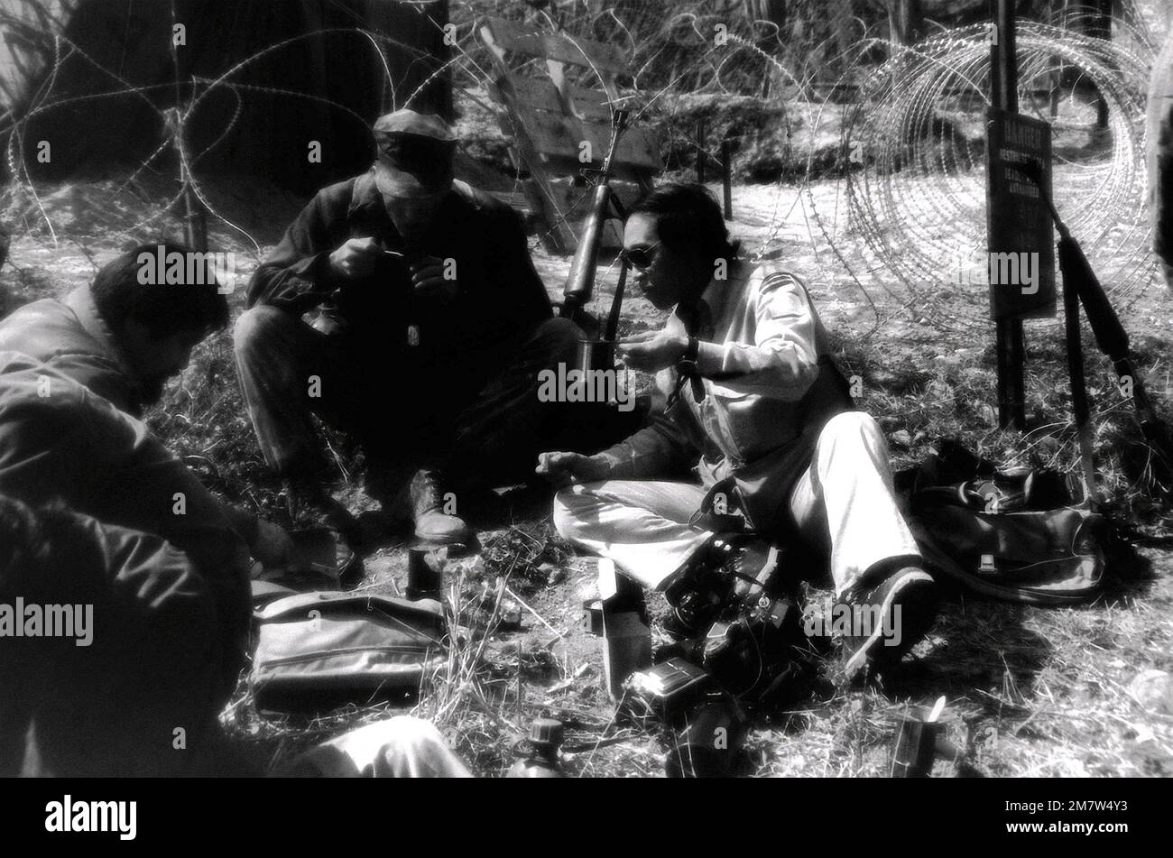 U.S. Marines and South Korean newsmen dine on survival rations during ...