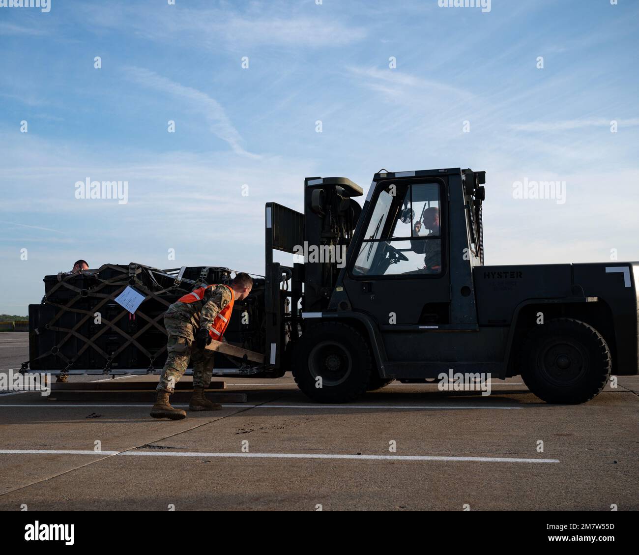 Pennsylvania Air National Guardsmen with the 171st Air Refueling Wing ...