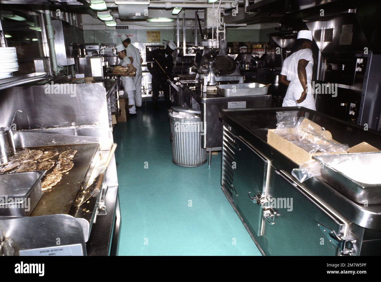 Mess management specialist prepare meals aboard the amphibious assault ...