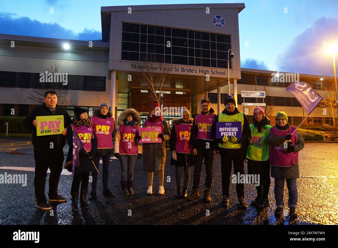 Members of the EIS and SSTA unions on the picket line at St Andrew's ...