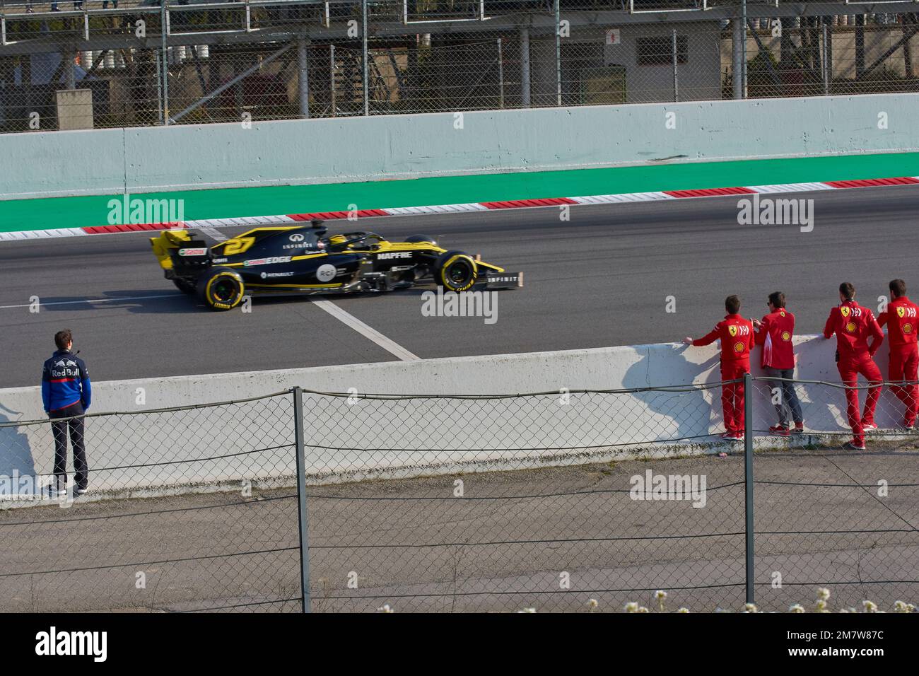 01.03.2019. Montmeló, Spain, Mechanics of Ferrari and Toro Rosso ...