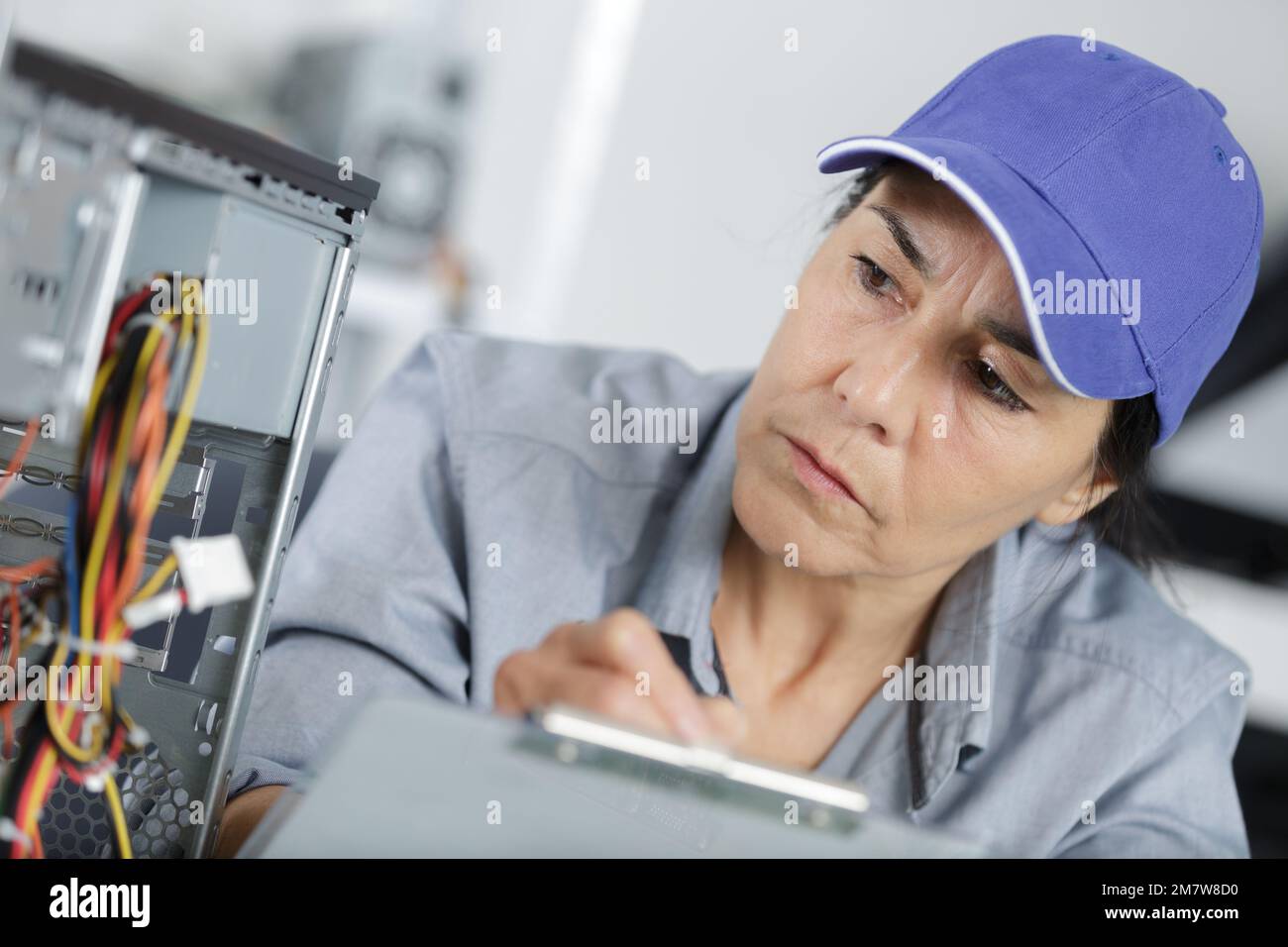 woman writing about pc wires Stock Photo - Alamy