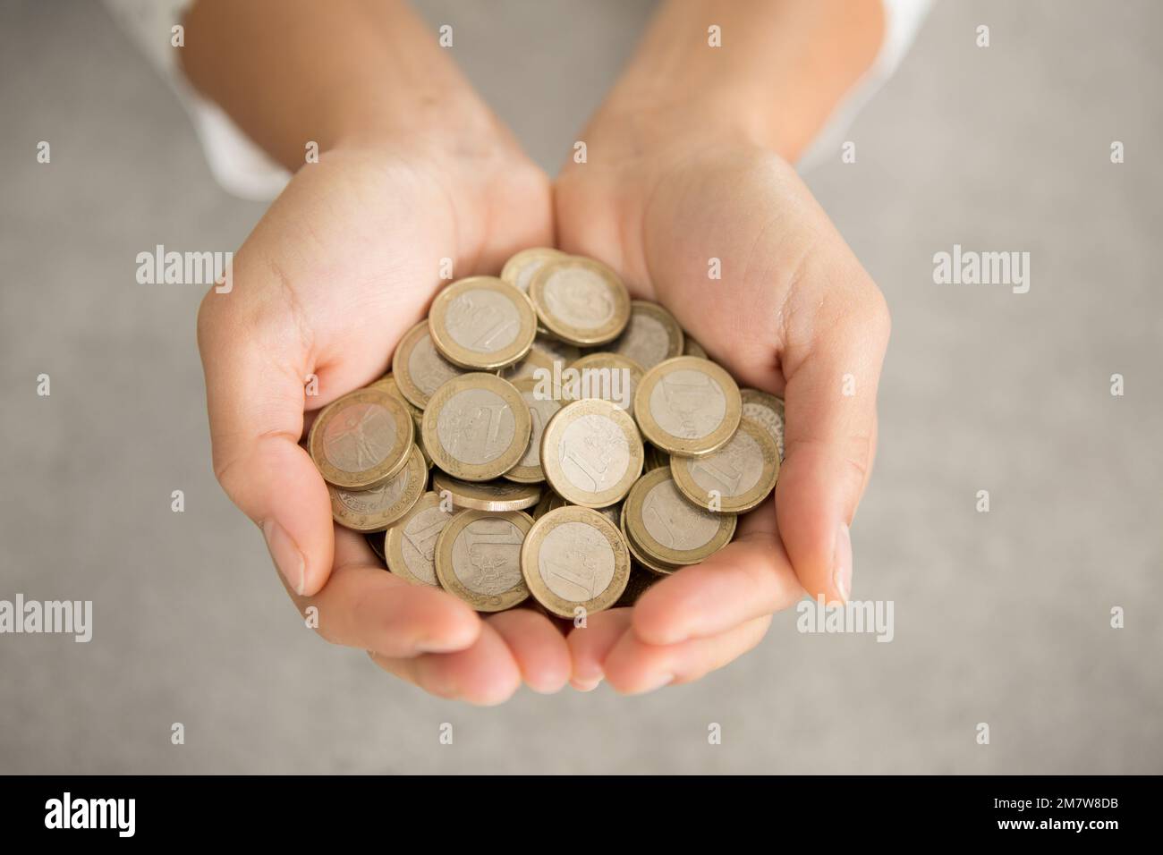 coins in hand Stock Photo - Alamy