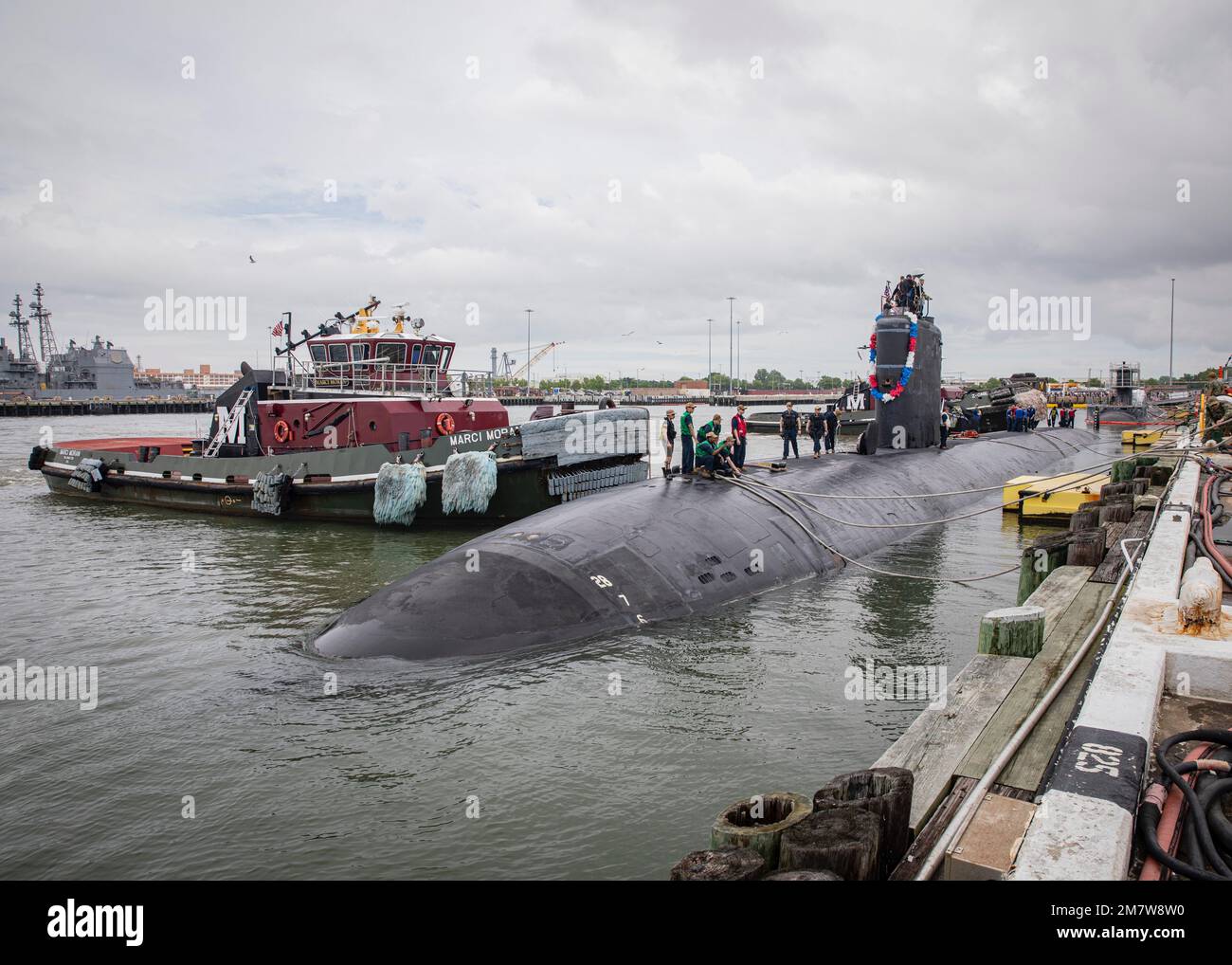 The Los Angeles-class fast-attack submarine USS Albany (SSN 753) moors ...