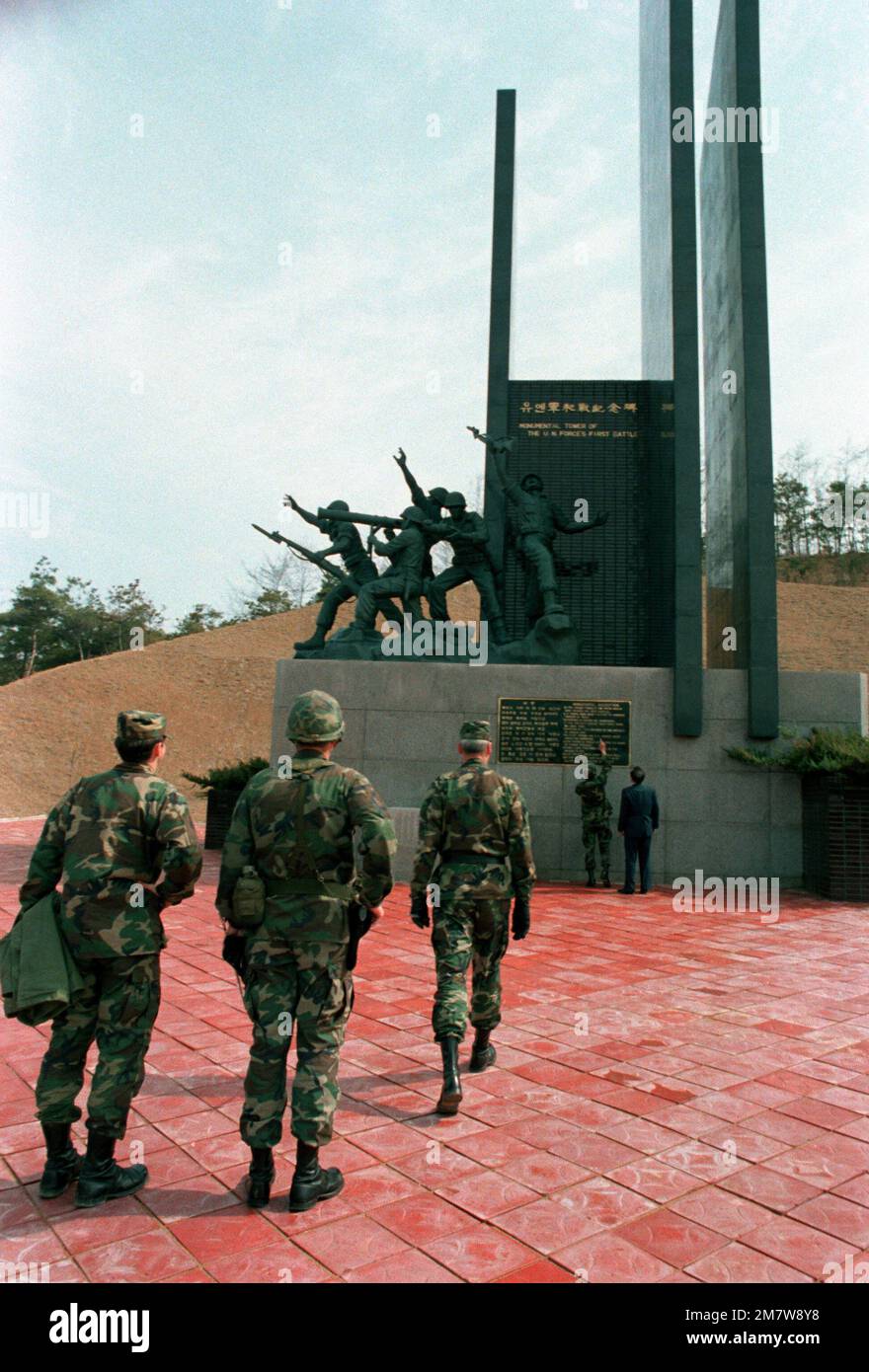 MGEN Alexander M. Weyand, commander, 25th Infantry Division, visits the ...
