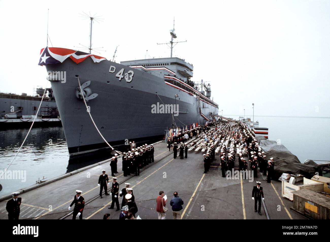 Uss cape cod commissioning ceremony hi-res stock photography and images ...