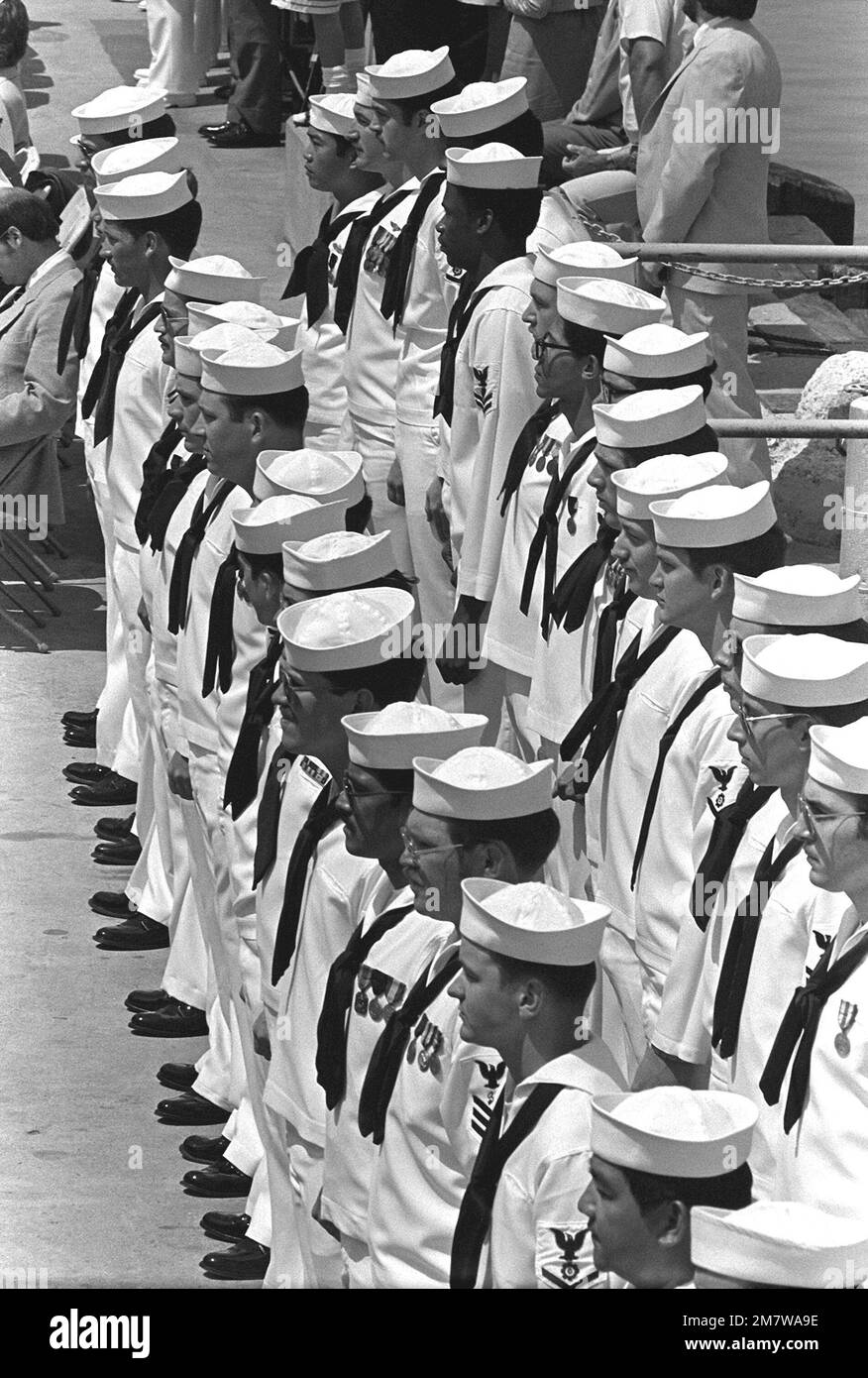 Crew members of the guided missile frigate USS LEWIS B. PULLER (FFG-23 ...