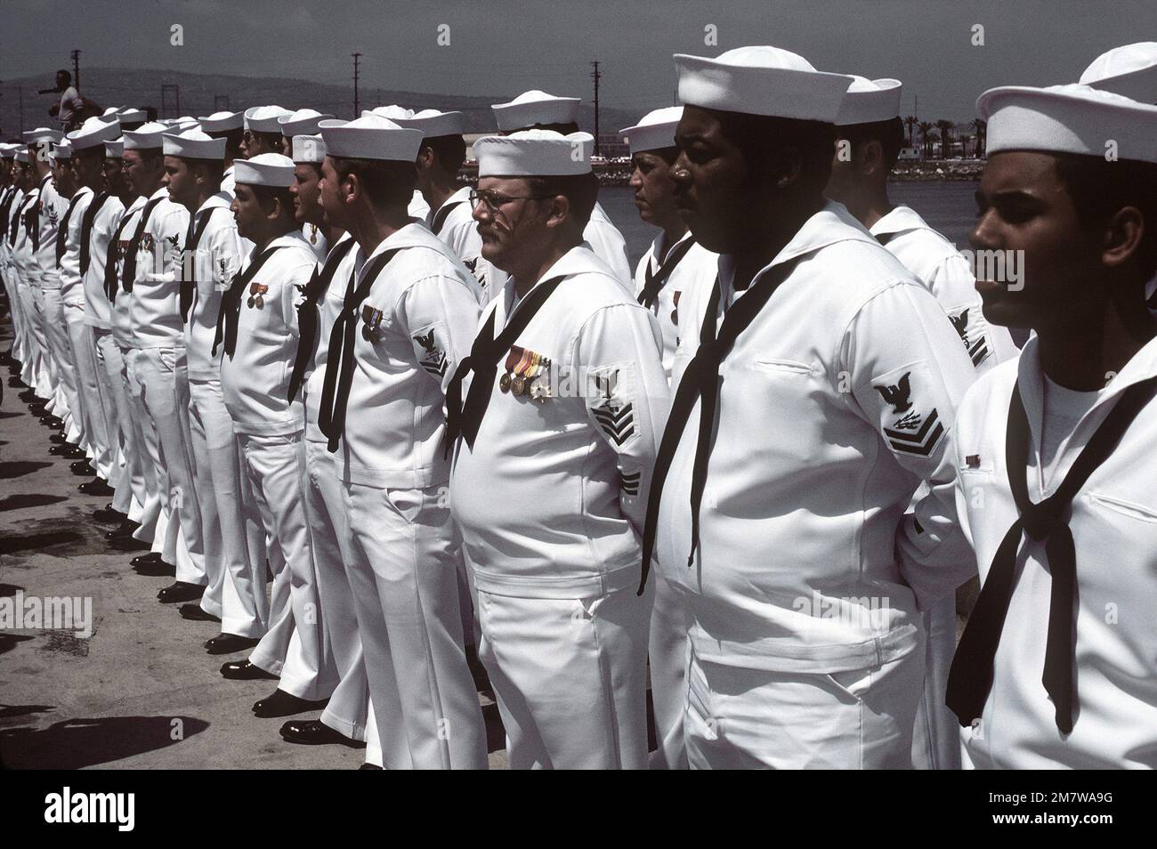 Crewmen of the guided missile frigate USS LEWIS B. PULLER (FFG-23 ...