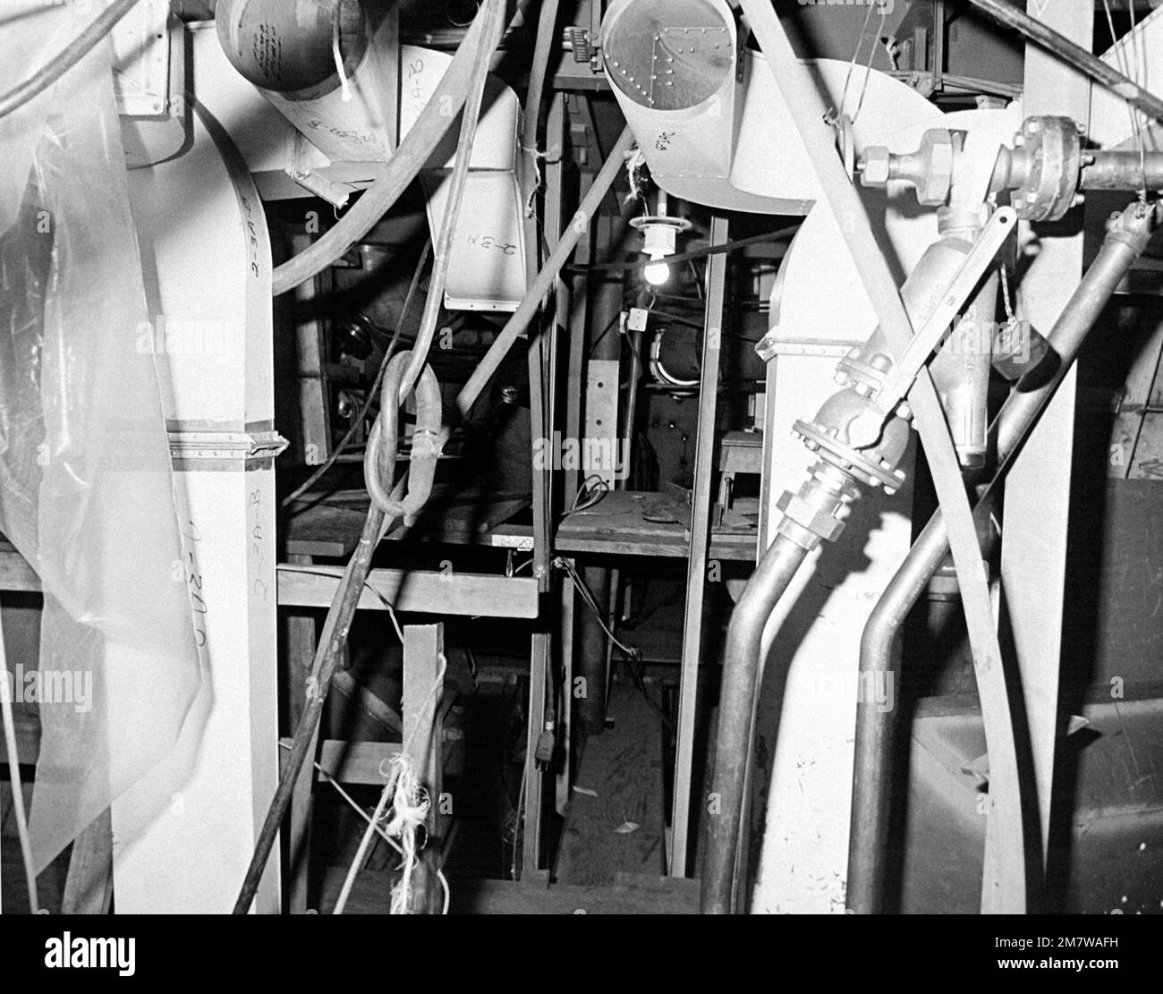 Uss crommelin ffg 37 Black and White Stock Photos & Images - Alamy