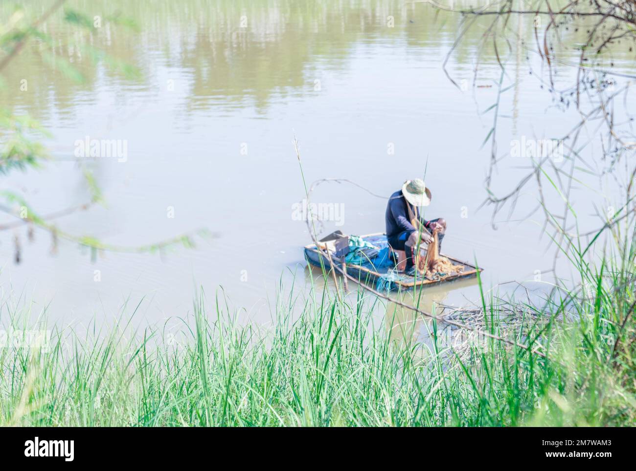 Fisherman throwing net in sea day hi-res stock photography and images ...