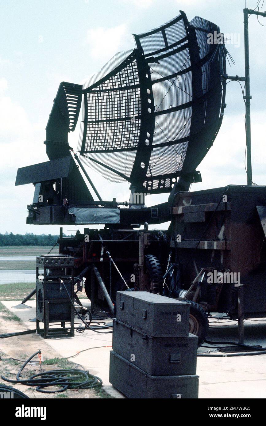 View military mobile radar hi-res stock photography and images - Alamy