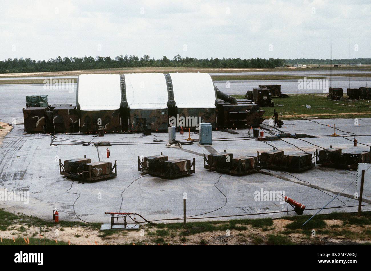 View military mobile radar hi-res stock photography and images - Alamy