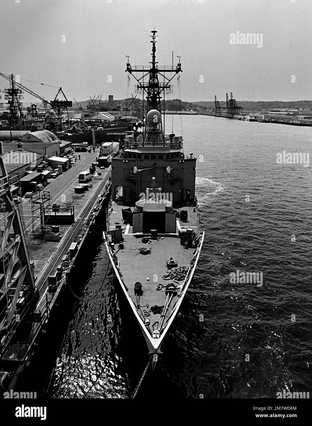 A bow view of the guided missile frigate USS BOONE (FFG 28) at 100 ...
