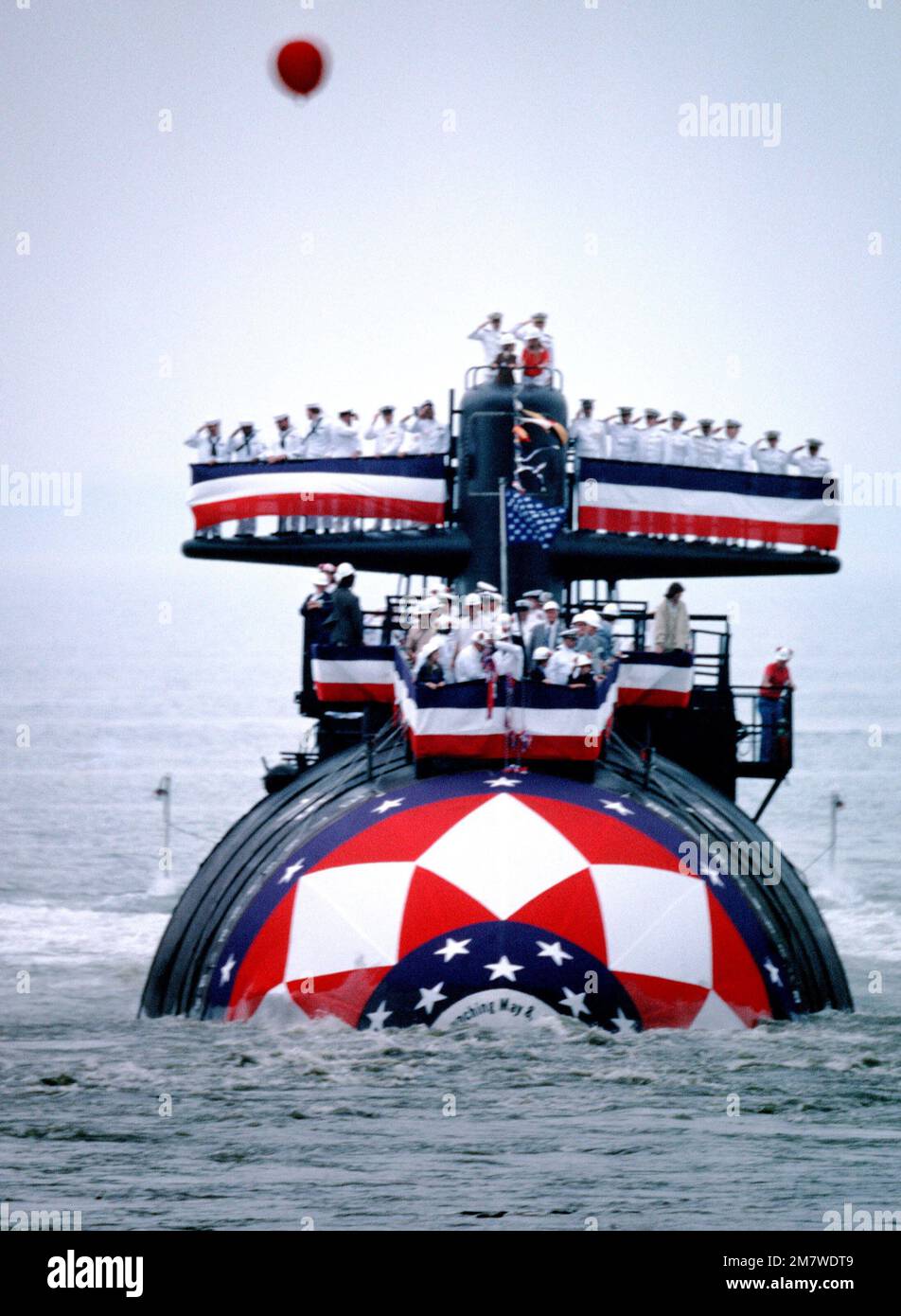 The nuclear-powered attack submarine USS BUFFALO (SSN-715) enters the ...