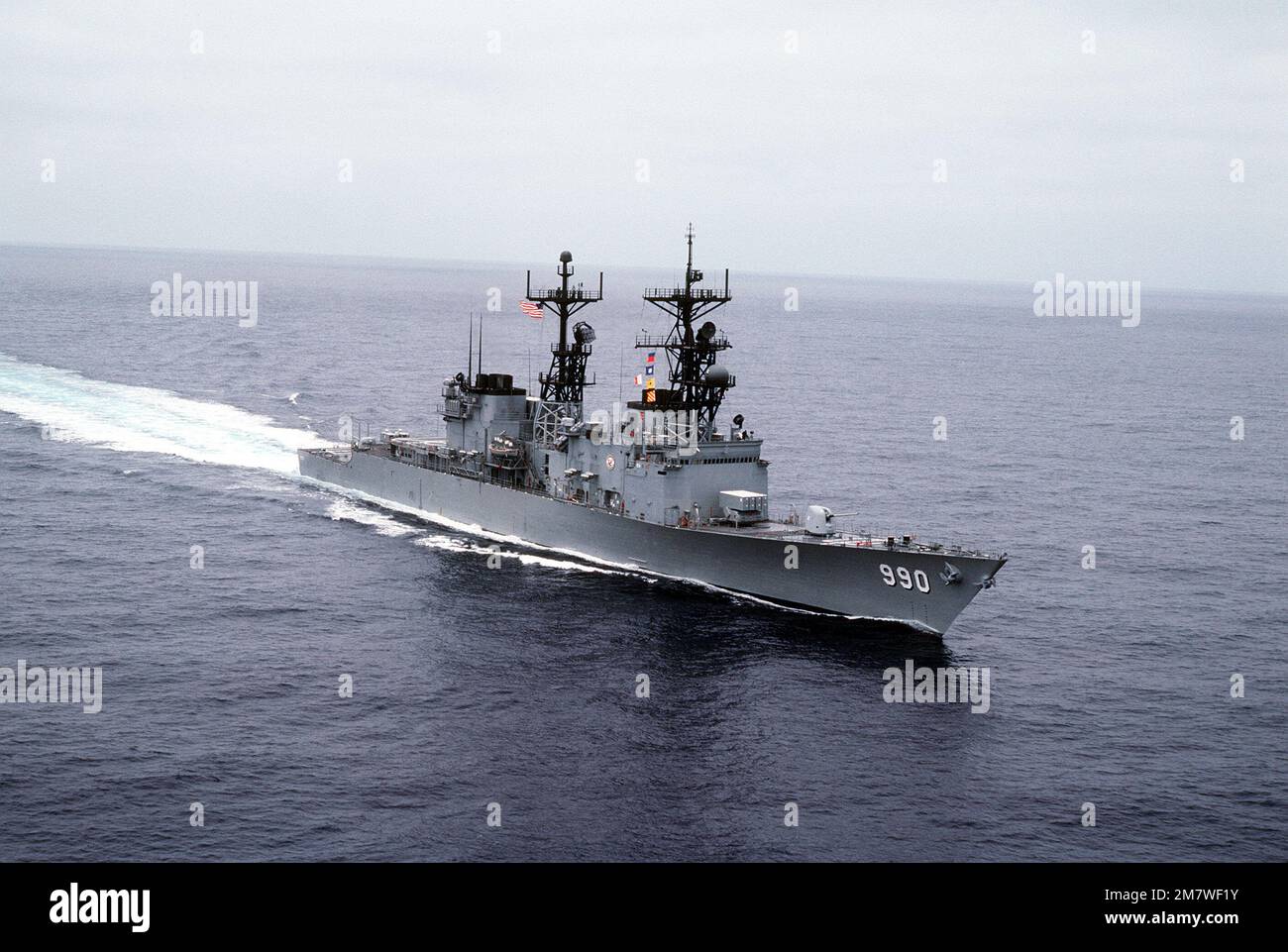 A starboard bow view of the Spruance class destroyer USS INGERSOLL (DD ...