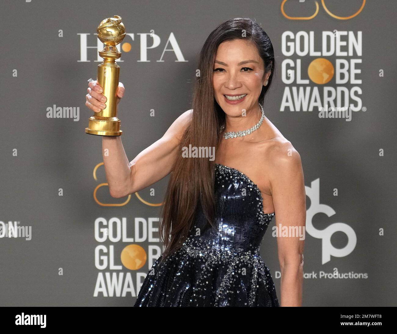 Golden globe 2023 michelle yeoh hi-res stock photography and images - Alamy