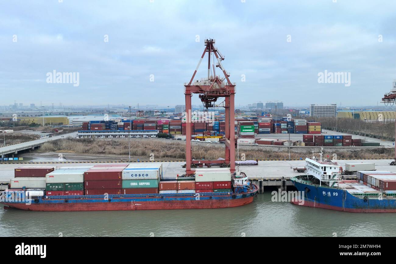 Aerial photo shows the busy scene of the container terminal of Yangzhou ...