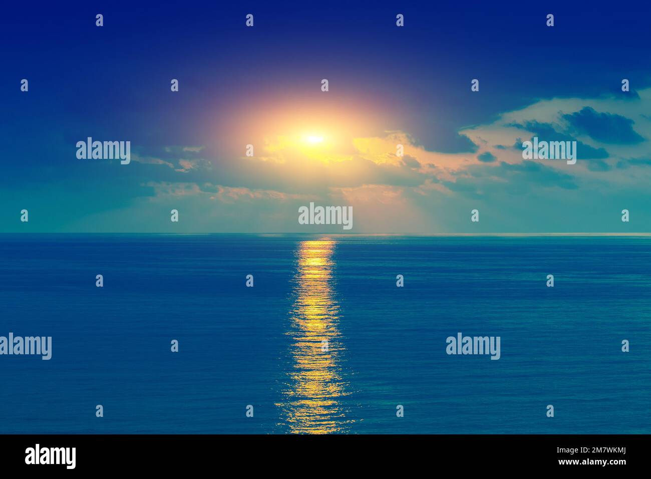 Seascape in the early morning. Sunrise over the sea Stock Photo - Alamy