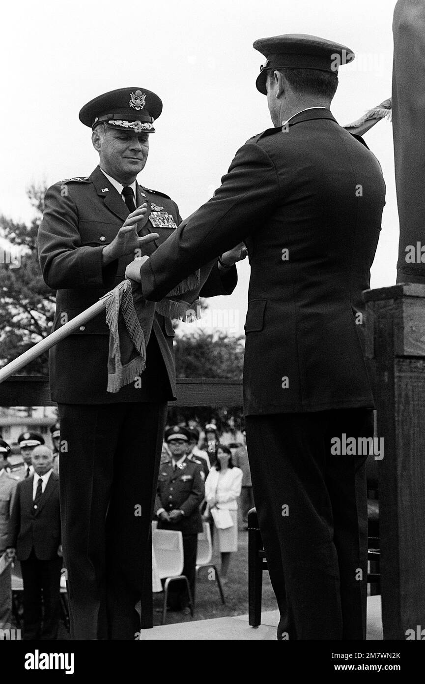 LGEN Donnally accepts the command flag from COL Sutton during a change ...