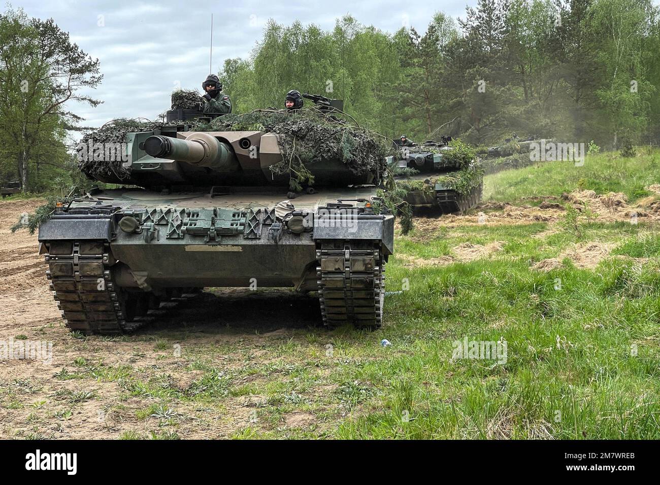 Polish army Leopard 2A tanks stage for a multinational force-on-force ...