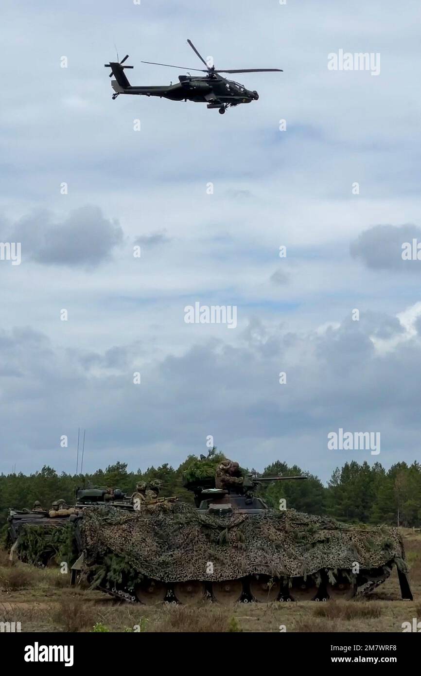 A U.S. Army AH-64 Apache with 1st Air Cavalry Brigade, 1st Cavalry ...