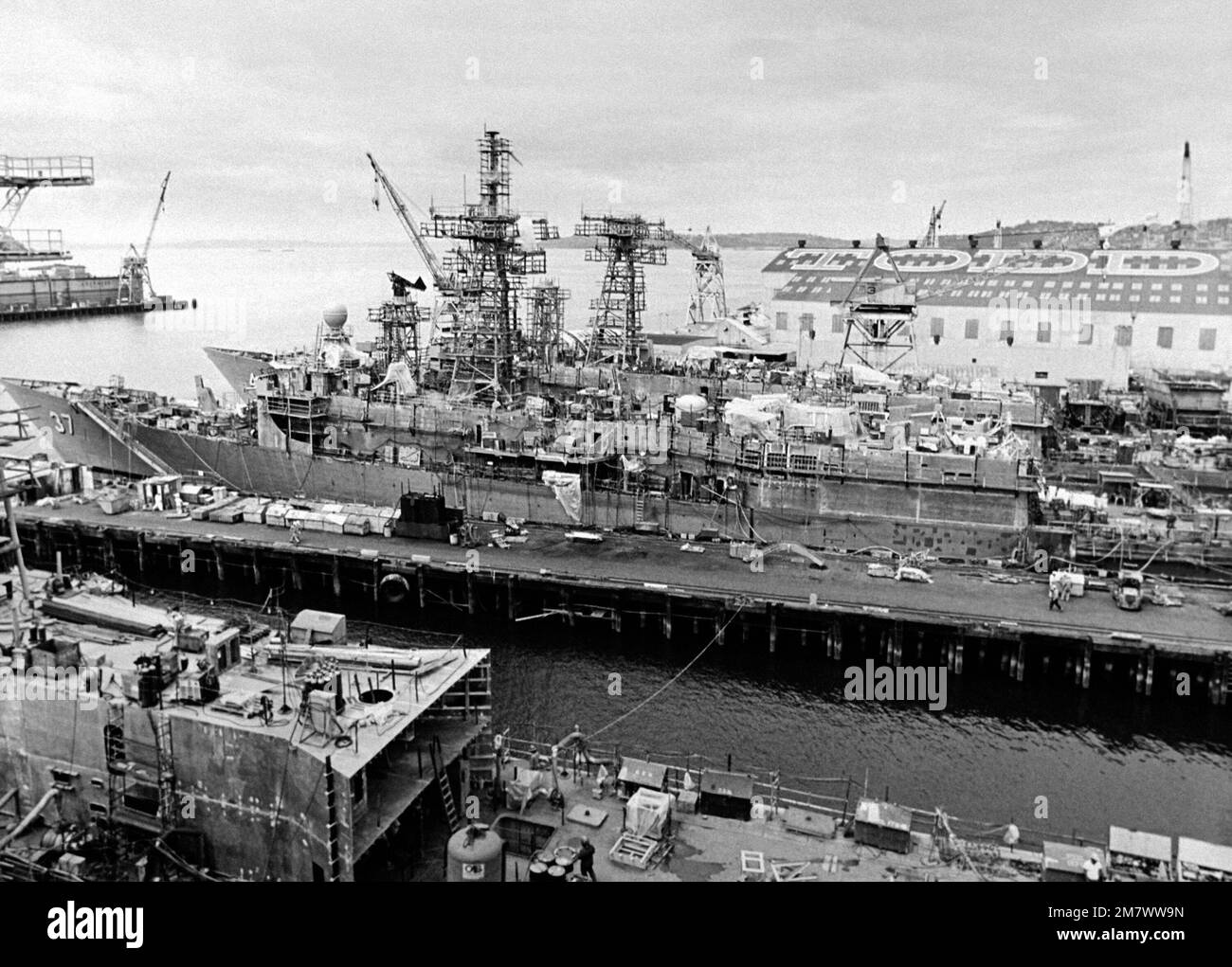 A port beam view of the guided missile frigate USS CROMMELIN (FFG 37 ...
