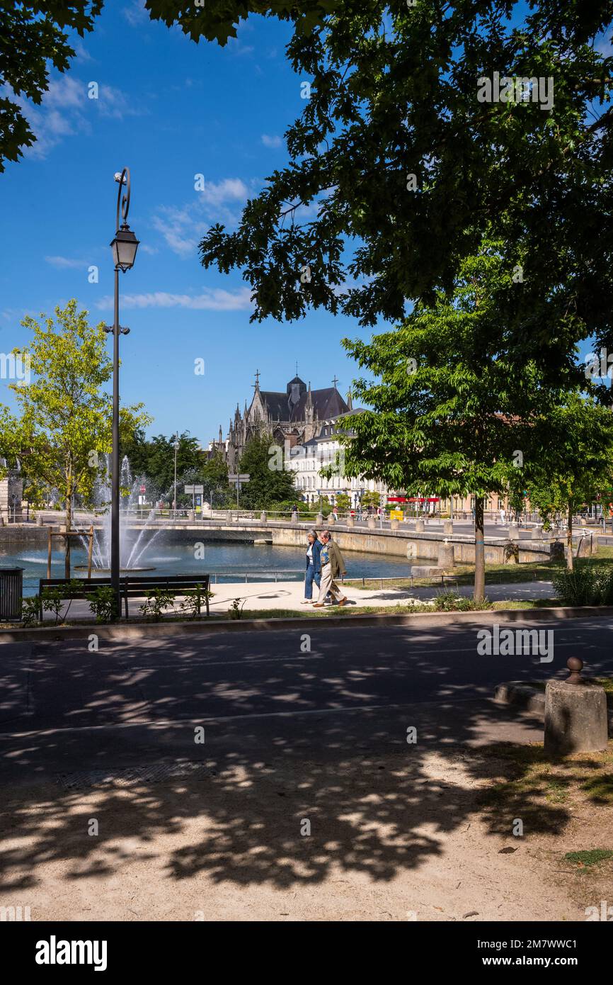 Troyes (north-eastern France): ornamental pond facing the prefecture ...