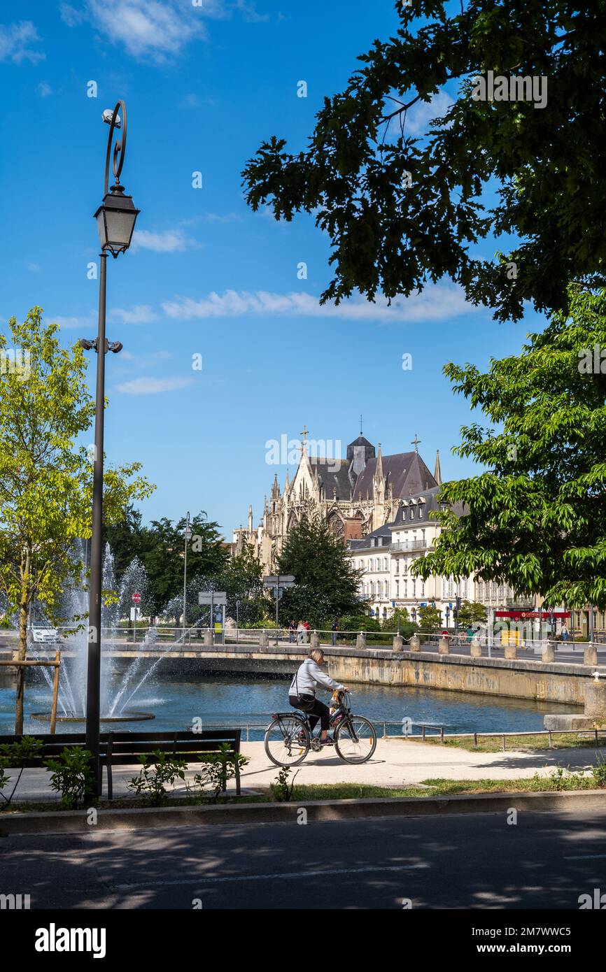 City viewed from water hi-res stock photography and images - Alamy