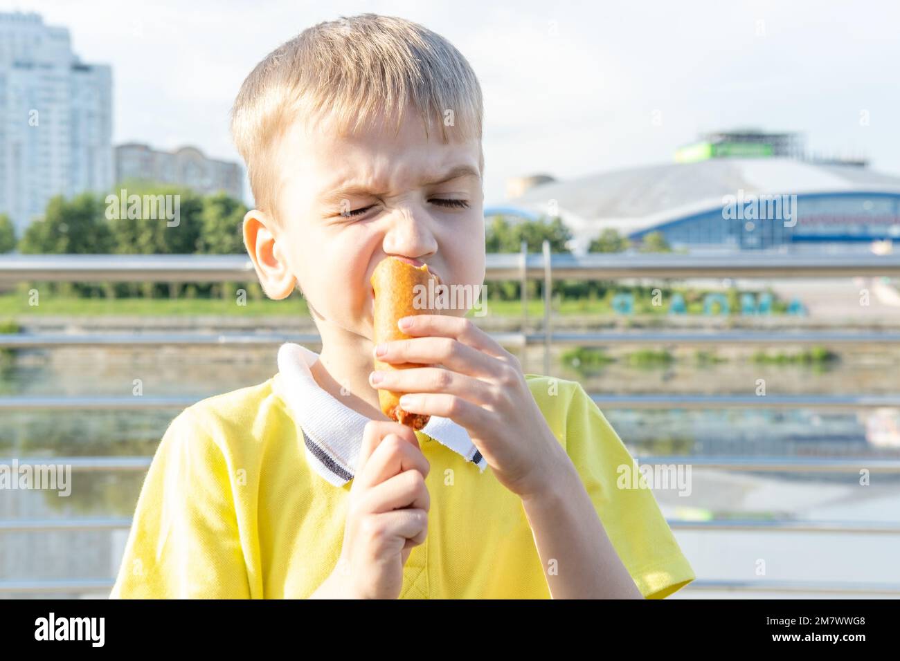 Kids beach food healthy hi-res stock photography and images - Alamy